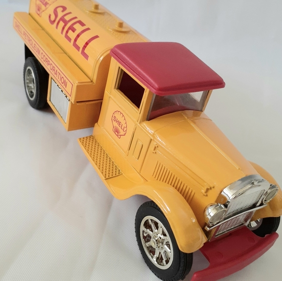 Shell oil tanker | Other | Ertl 931 Shell Oil Tanker Bank Die Castnew ...